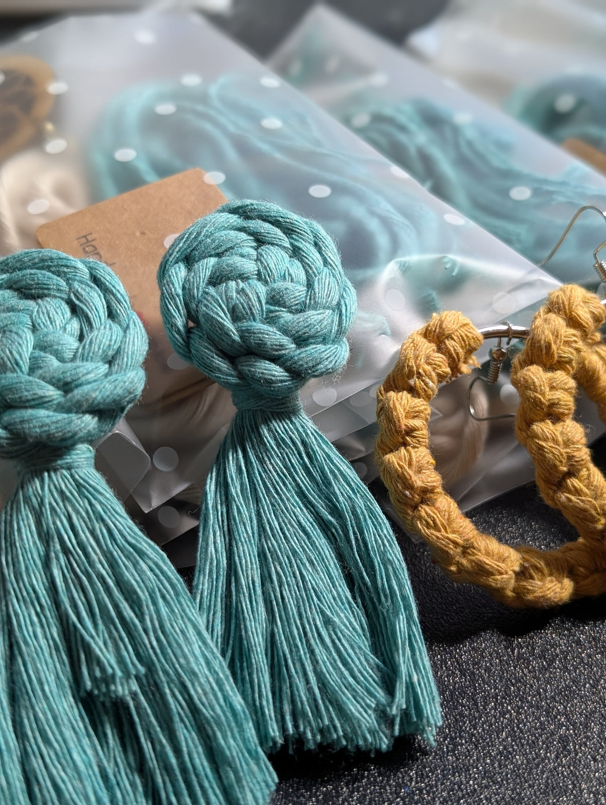 Kit materiales para crear 4 aretes en macramé – Señora Macramé